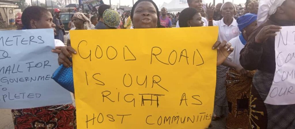 Delta youths protest against abandoned road project – Hensard Times
