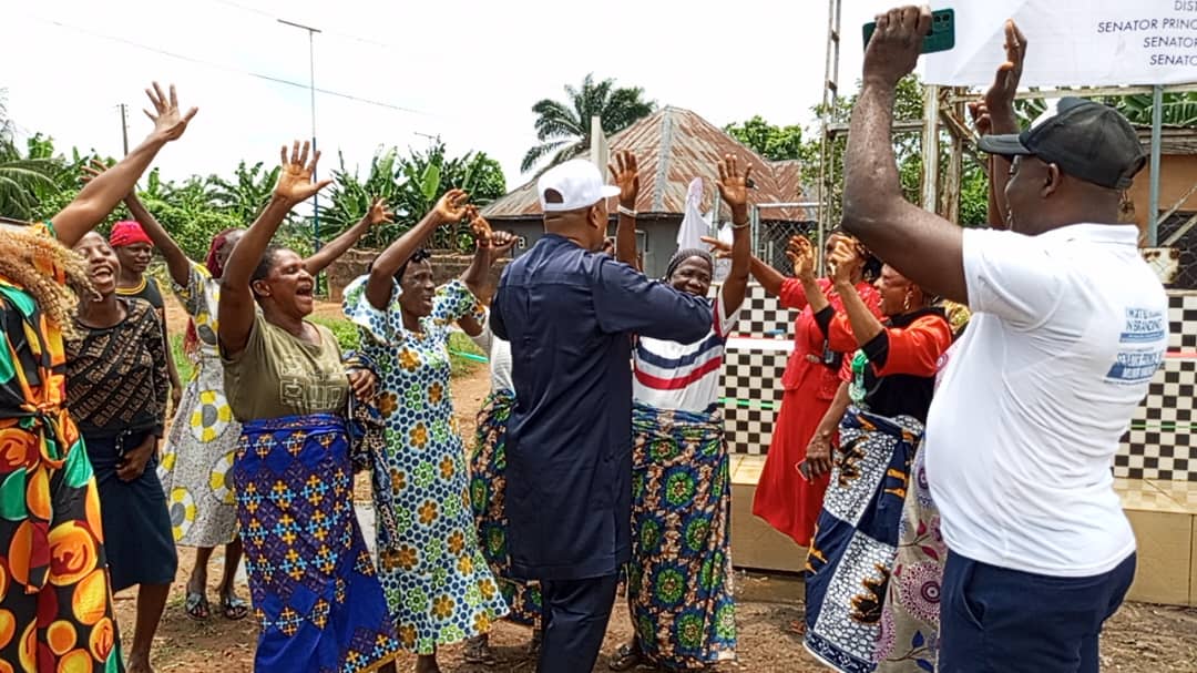 Senator Nwoko commissions solar-powered boreholes in Umunede, Idumuje ...